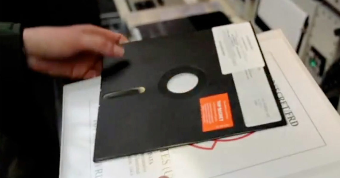 จรวดนิวเคลียร์สหรัฐฯ ควบคุมด้วยคอมพิวเตอร์รุ่นแผ่น Floppy Disk