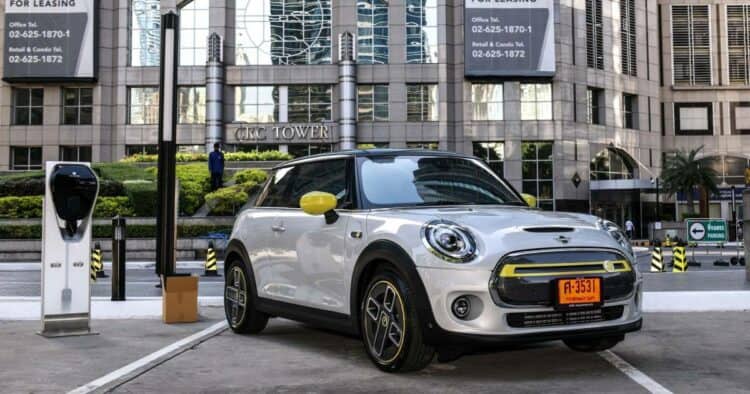 Mini Cooper จะเปลี่ยนเป็นแบรนด์รถยนต์ไฟฟ้า (EV) เต็มรูปแบบภายในปี 2030