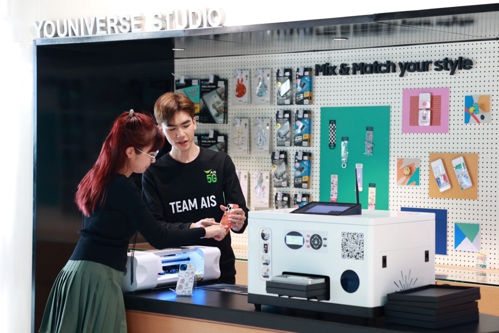 AIS เปิดตัว Flagship Store แห่งใหม่ แบบ Duplex ชั้น 1+2 สยามเซ็นเตอร์