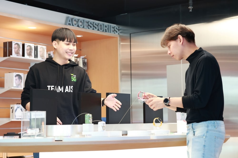 AIS เปิดตัว Flagship Store แห่งใหม่ แบบ Duplex ชั้น 1+2 สยามเซ็นเตอร์