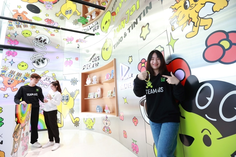 AIS เปิดตัว Flagship Store แห่งใหม่ แบบ Duplex ชั้น 1+2 สยามเซ็นเตอร์