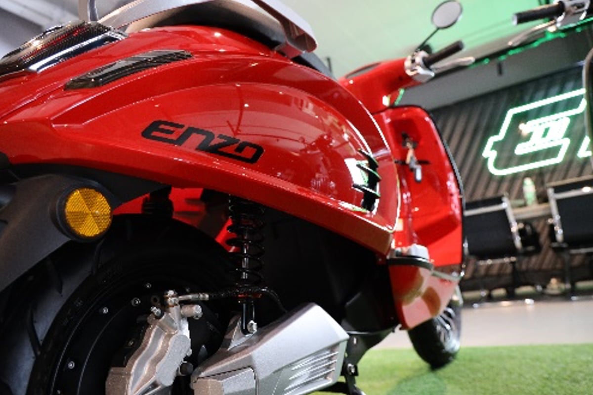 เปิดตัว จักรยานยนต์ไฟฟ้า EM Enzo มอเตอร์ 3000W วิ่งไกล 120 กม. ราคาพิเศษ 75,000 บาท